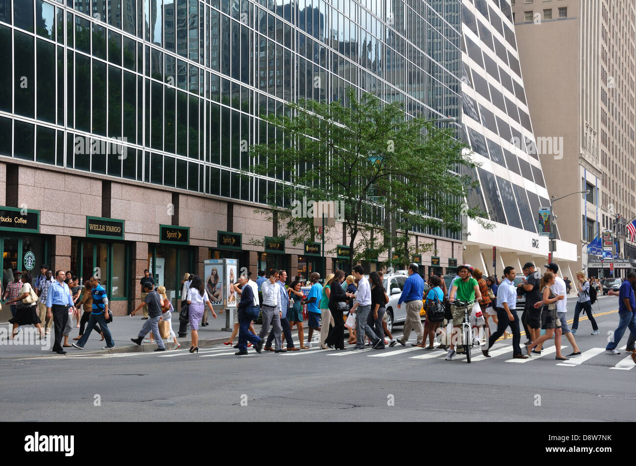 Crowd crossing street, New York City, USA Stock Photo - Alamy