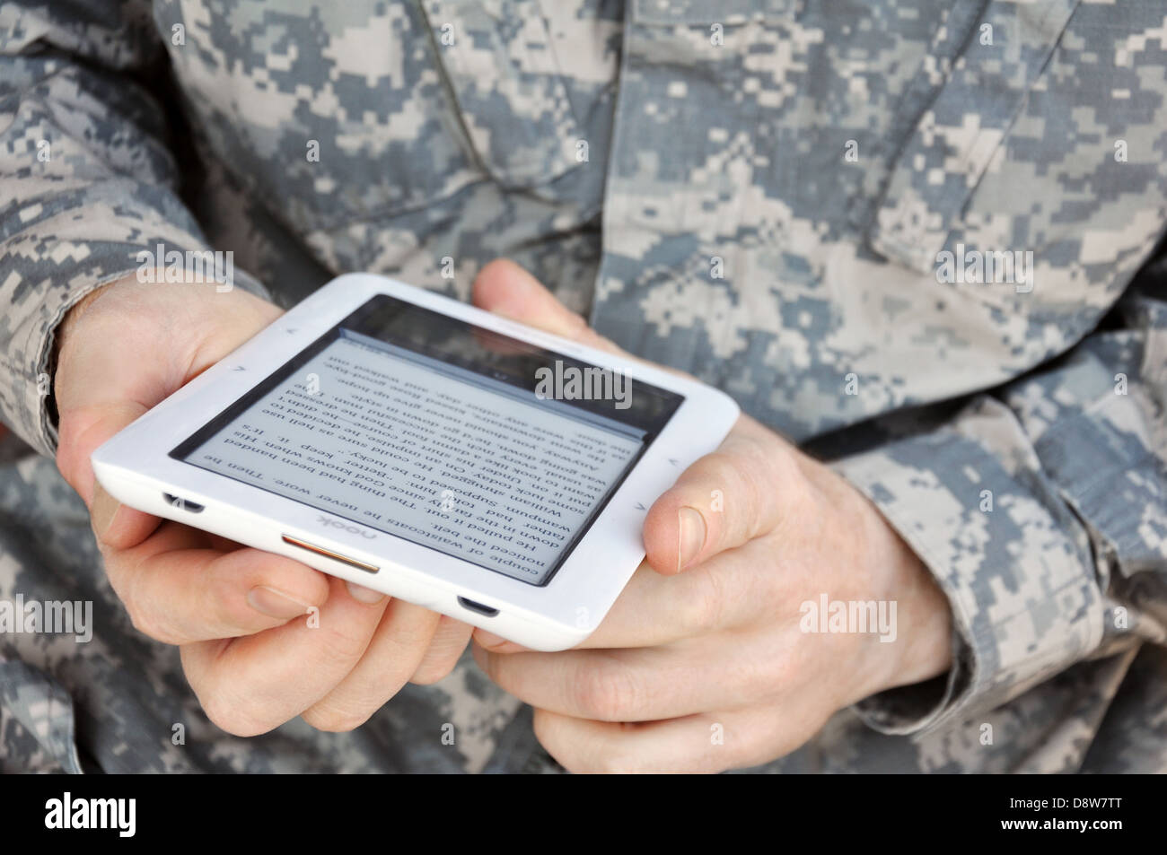 Soldier reading book hi-res stock photography and images - Alamy