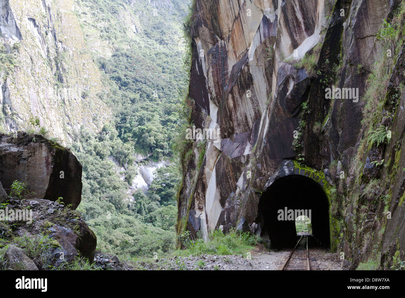Train tunnel hi-res stock photography and images - Alamy