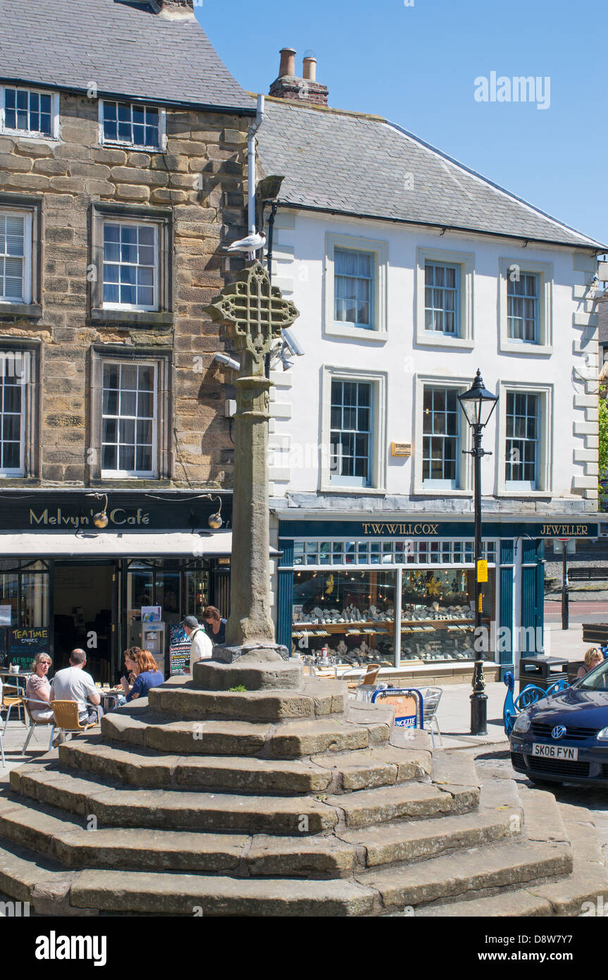 Market square and cross, Alnwick, Northumberland, England UK Stock ...