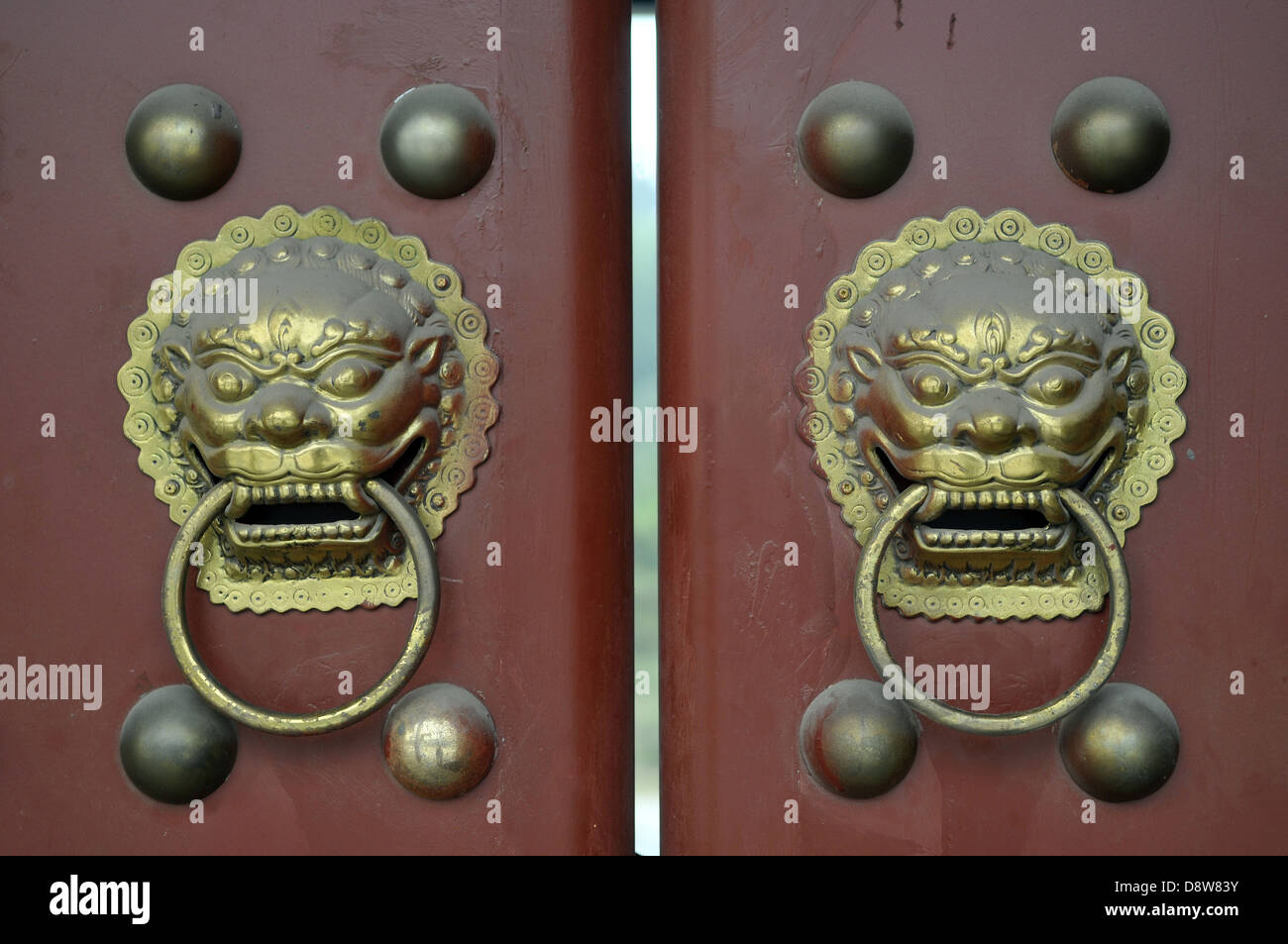 Copper knocker hi-res stock photography and images - Alamy