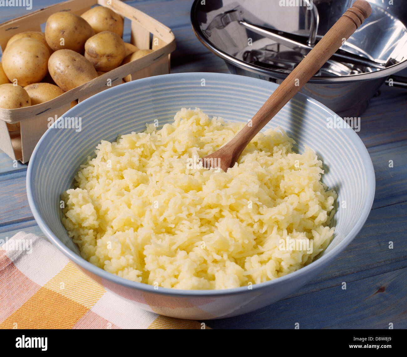 Mashing potatoes hi-res stock photography and images - Alamy