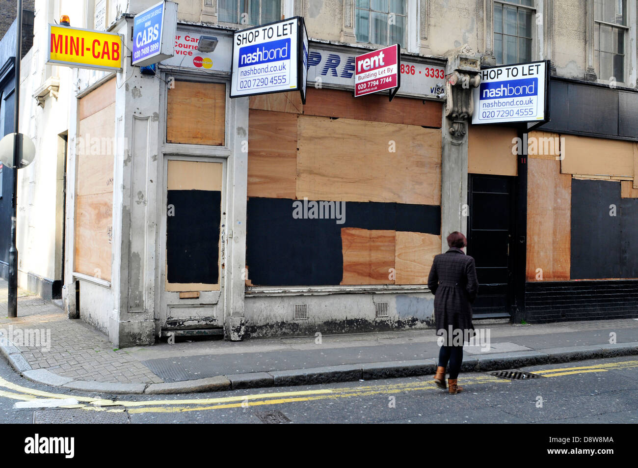 Uk boarded up shop high street hi-res stock photography and images - Alamy