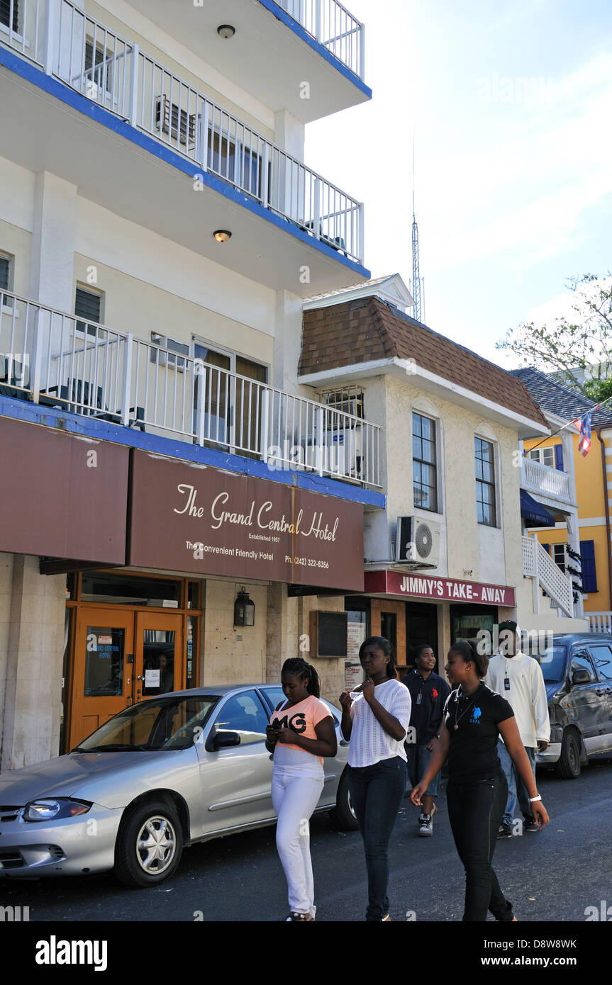 Young people walking in Nassau, Bahamas Stock Photo - Alamy