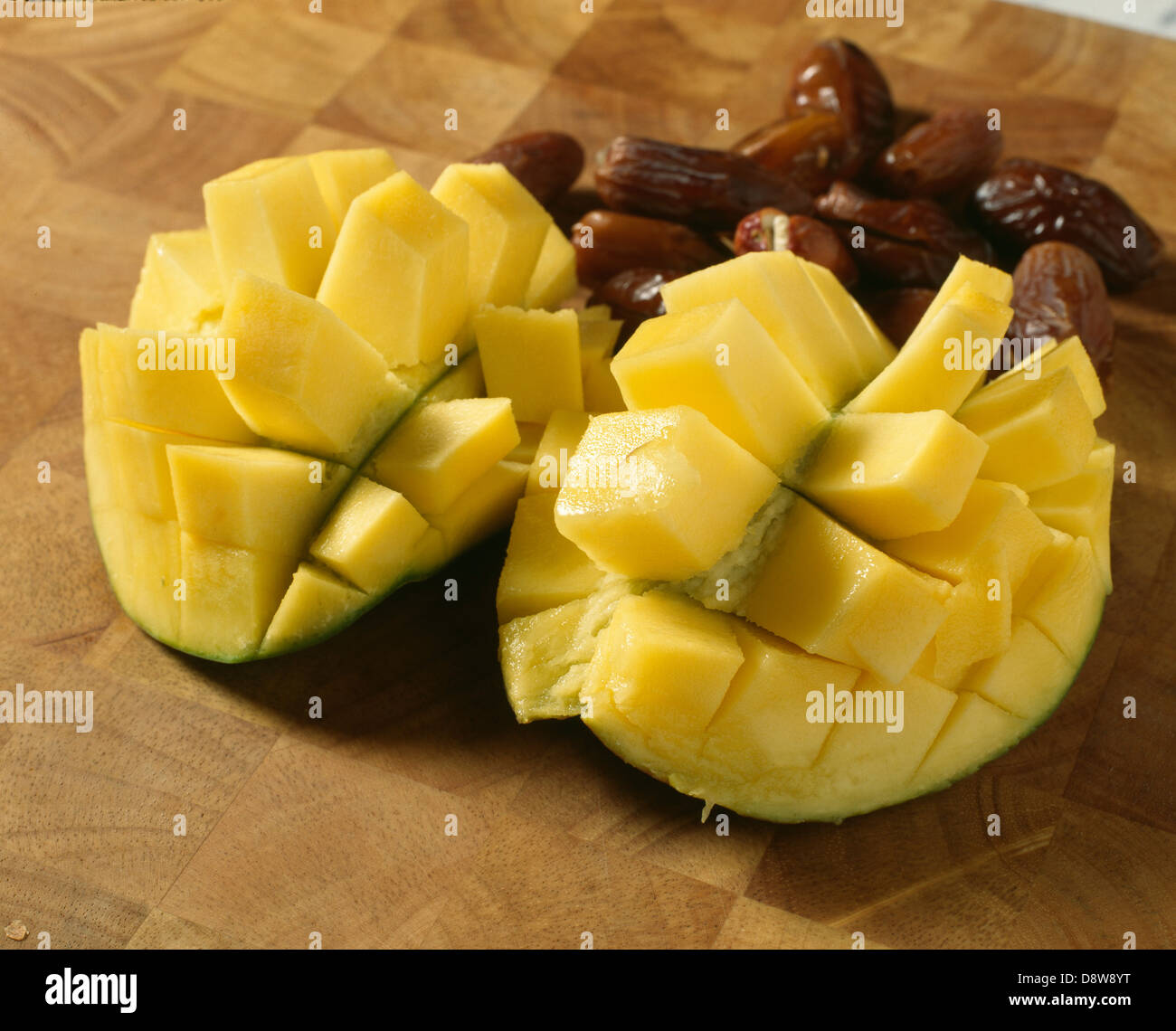 Removing the mango from the skin Stock Photo - Alamy