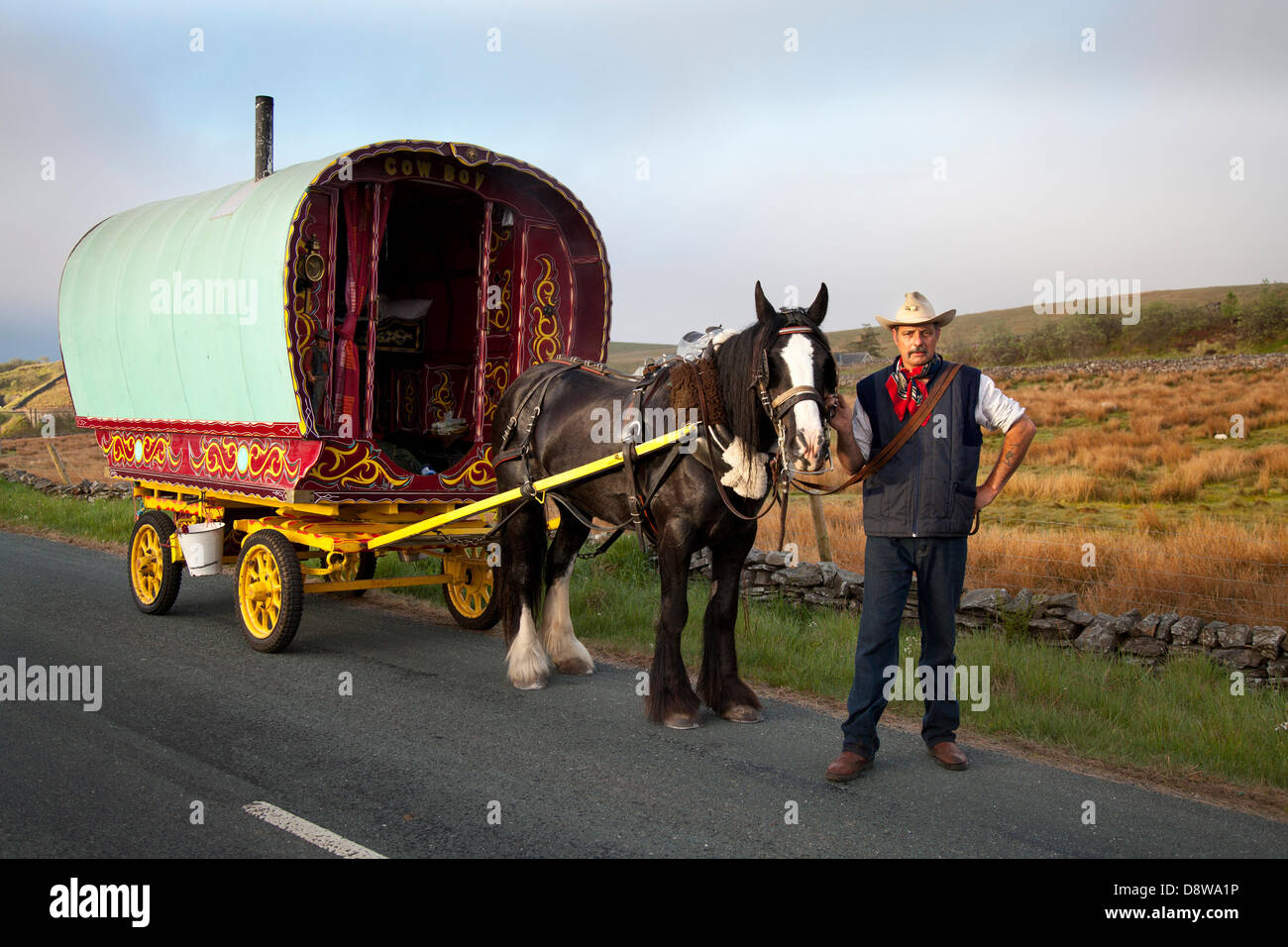 Romany travellers caravans; Original bowtop Romani vardo gypsy canvas ...