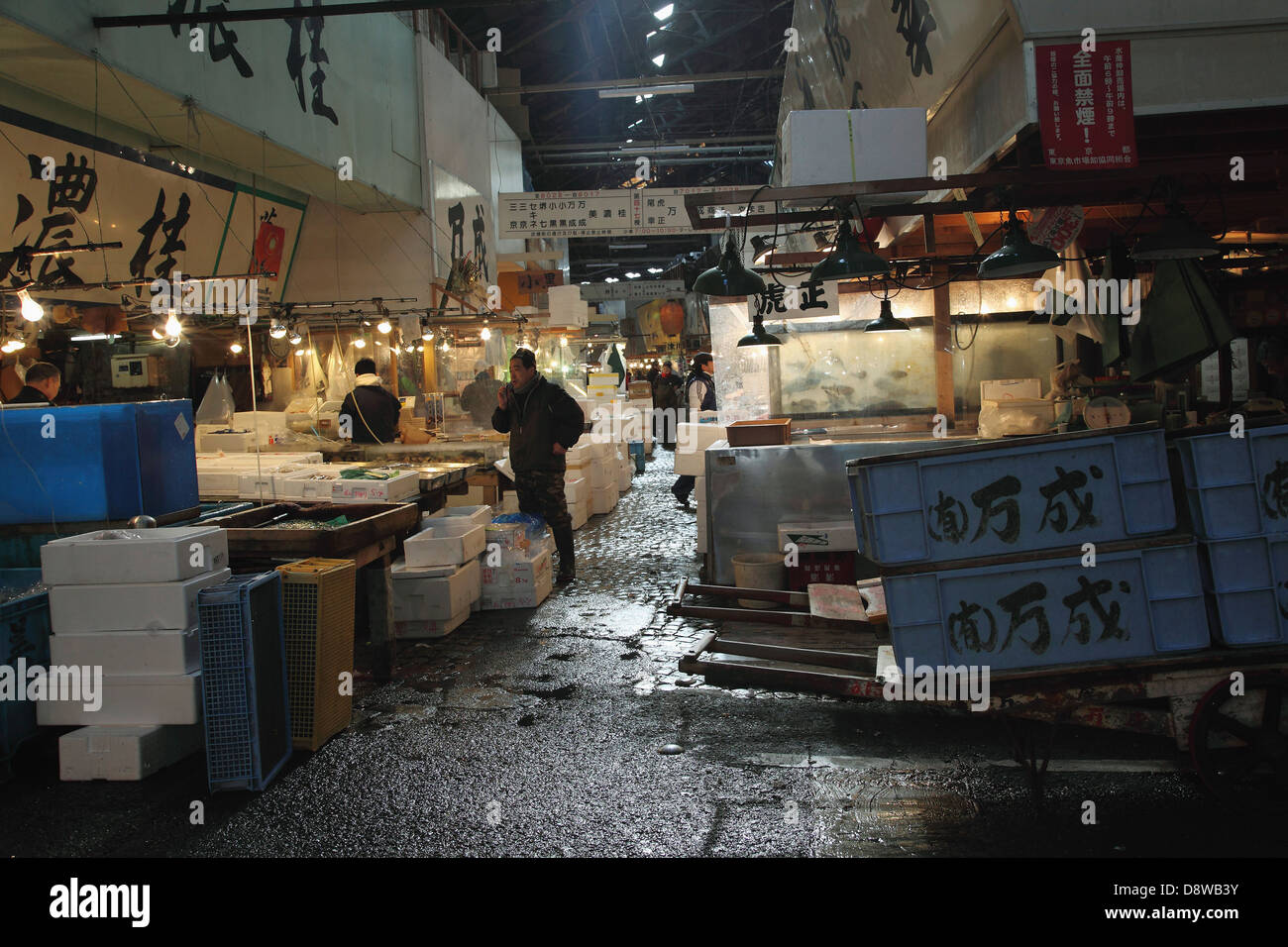 Covered fish market Stock Photo - Alamy