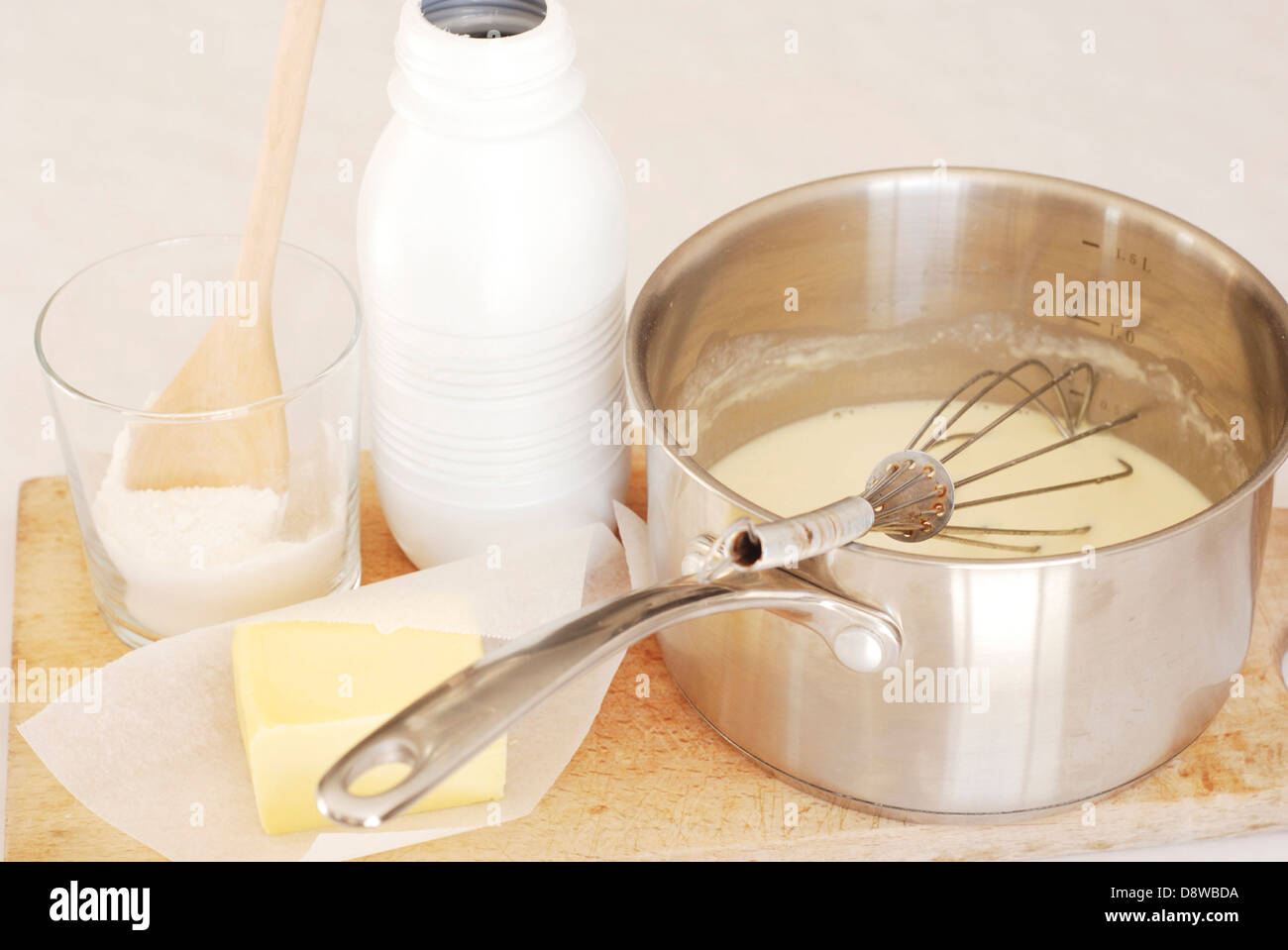 Heat the butter and flour hi-res stock photography and images - Alamy