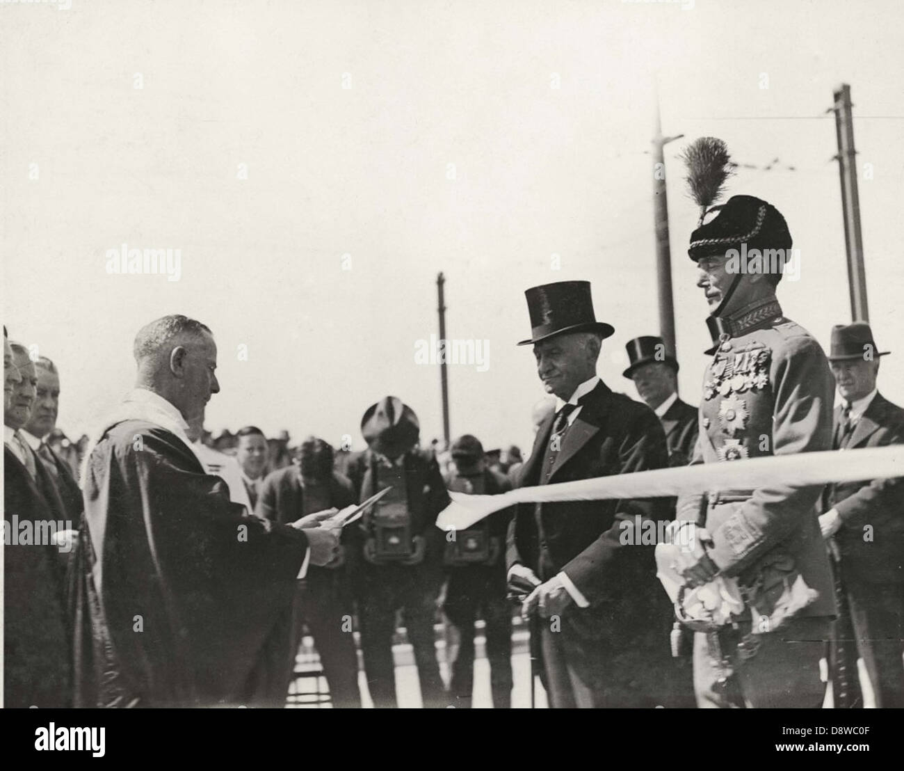 Mayor of North Sydney Ald. Primrose cutting Ribbon Stock Photo - Alamy