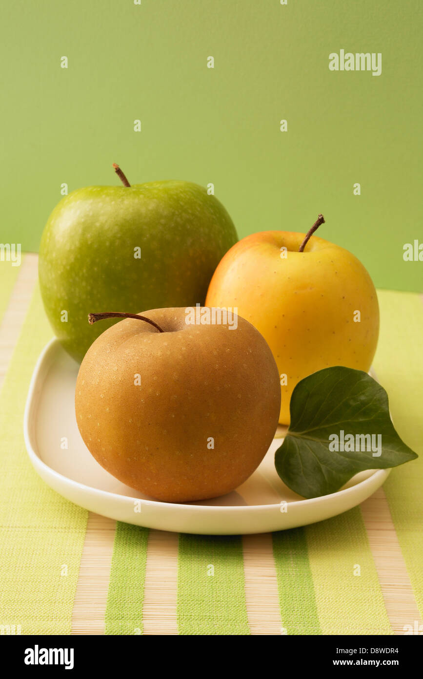 Assorted apples hi-res stock photography and images - Alamy