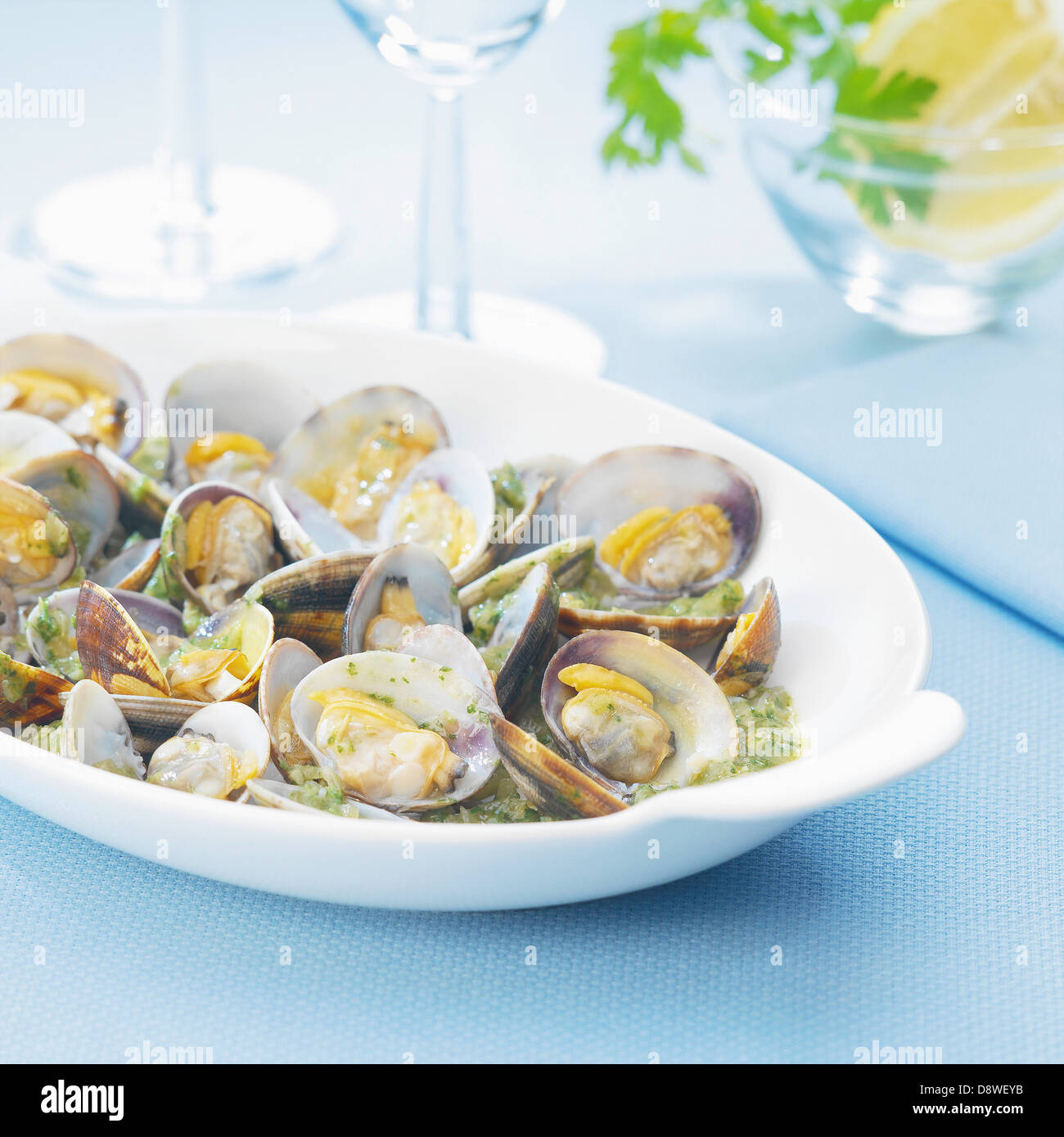 Littleneck clams with parsley Stock Photo - Alamy