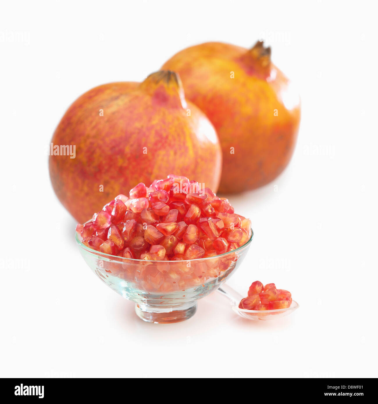 Whole pomegranate and pomegranate seeds Stock Photo - Alamy