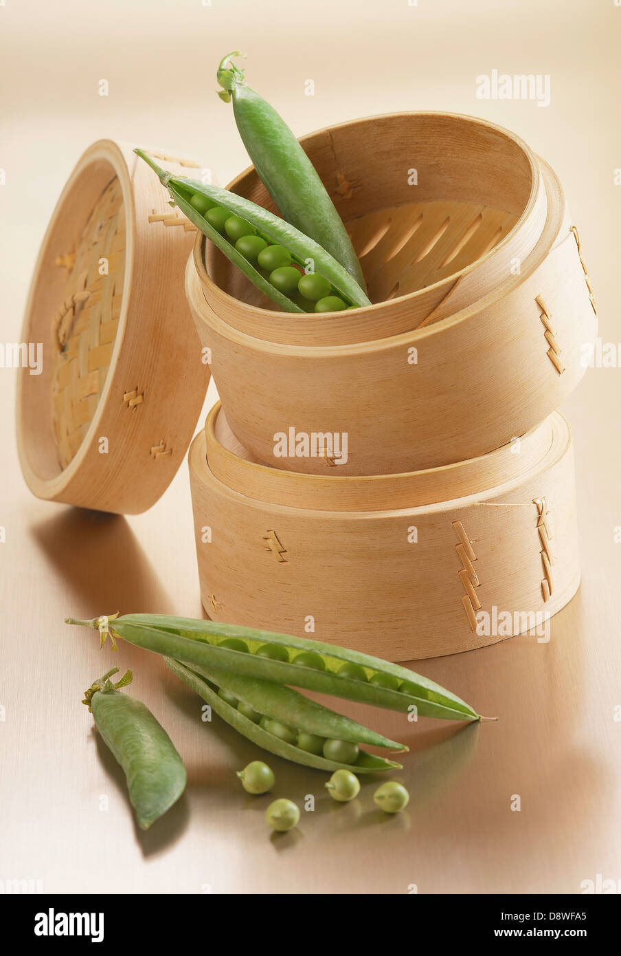 Bamboo steam baskets and peas in their pods Stock Photo - Alamy