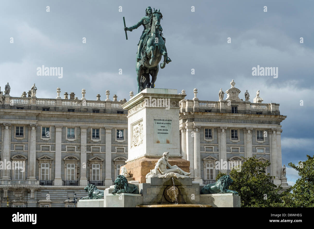Felipe IV monument at Oriente Square, Madrid, Spain Stock Photo - Alamy
