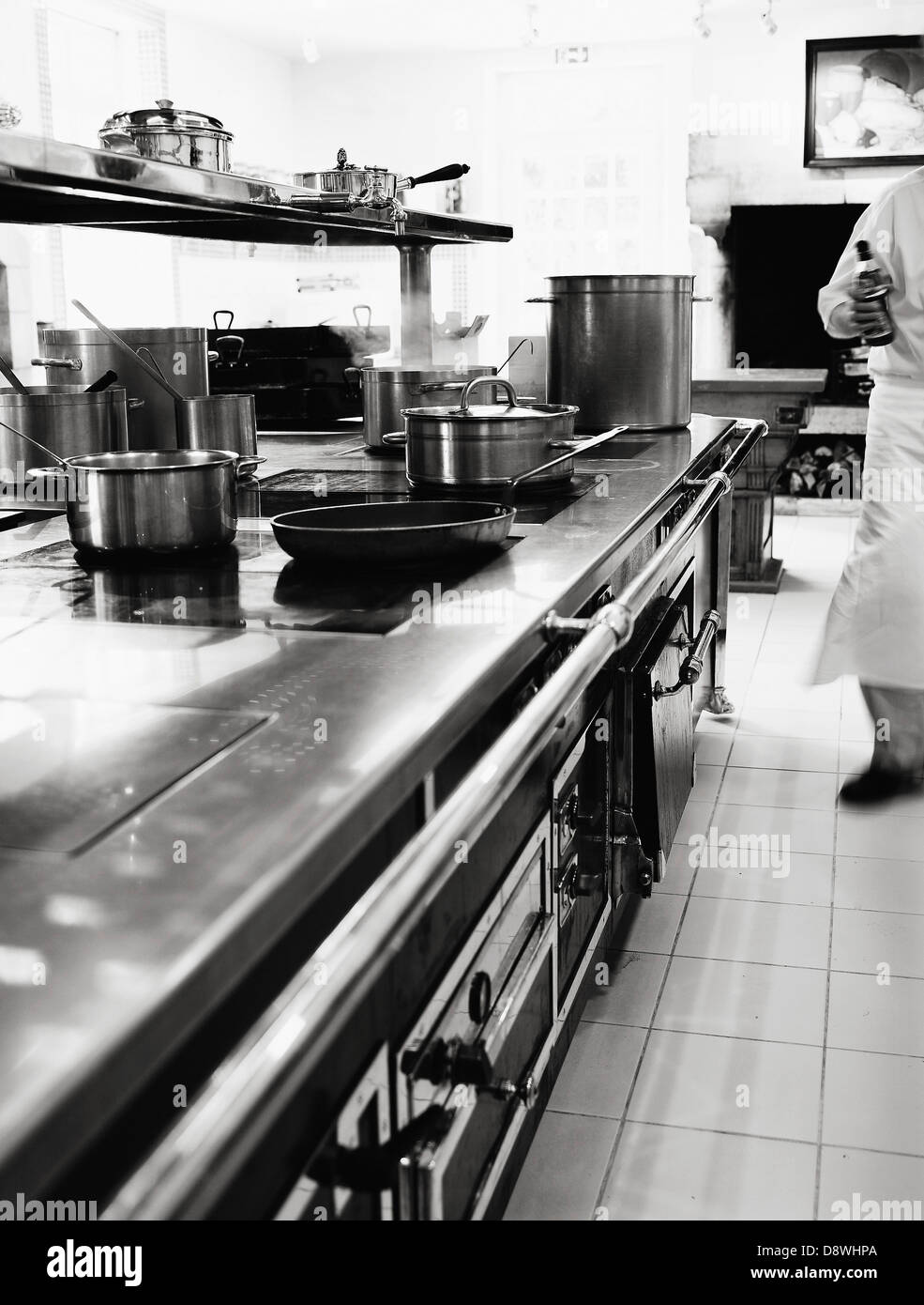 Hot restaurant kitchen hi-res stock photography and images - Alamy