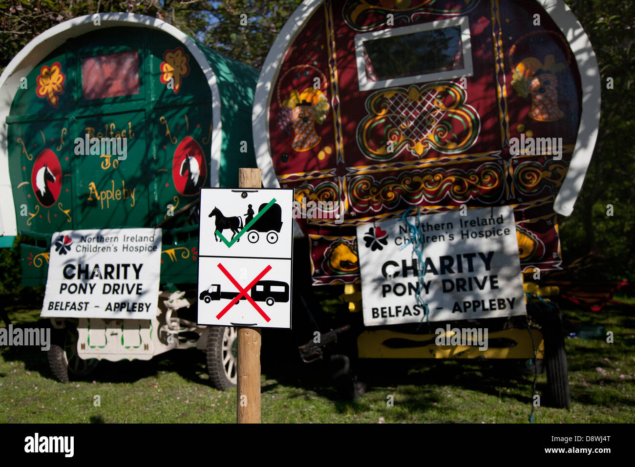 Traditional irish gypsy caravan hi-res stock photography and images - Alamy