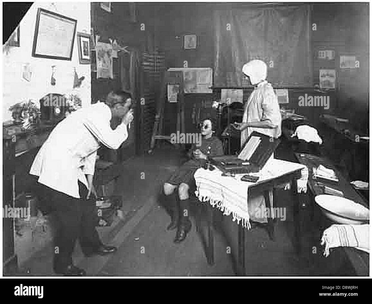 Children eye tests hi-res stock photography and images - Alamy