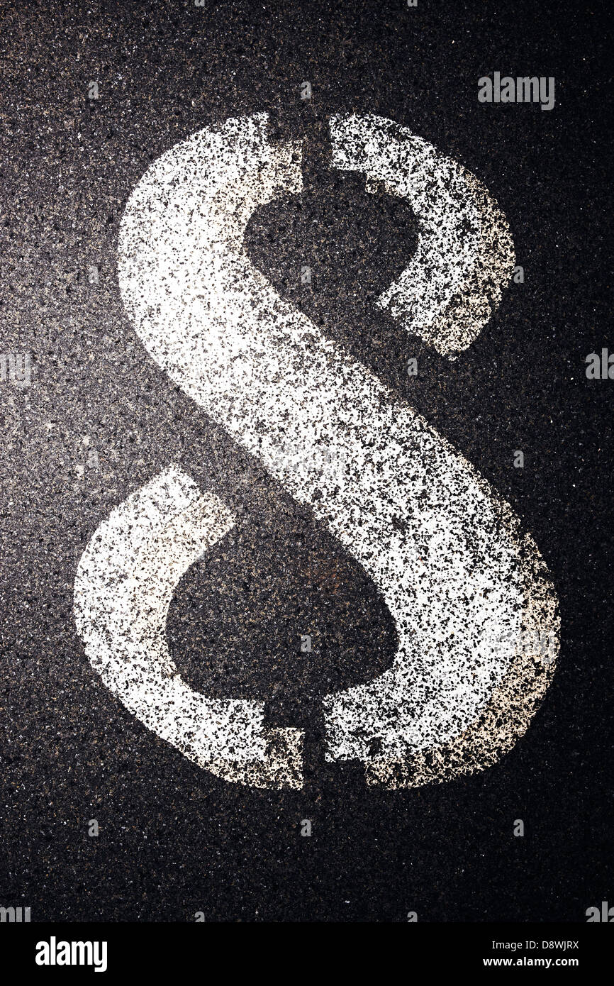 Number 8 painted on asphalt Stock Photo - Alamy