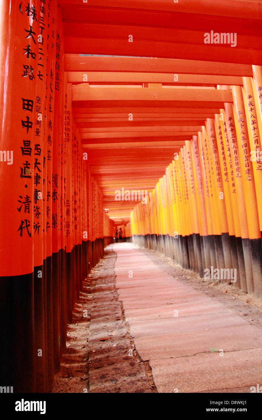 Fushimi Inari Taisha Shinto shrine, Kyoto, Japan Stock Photo - Alamy