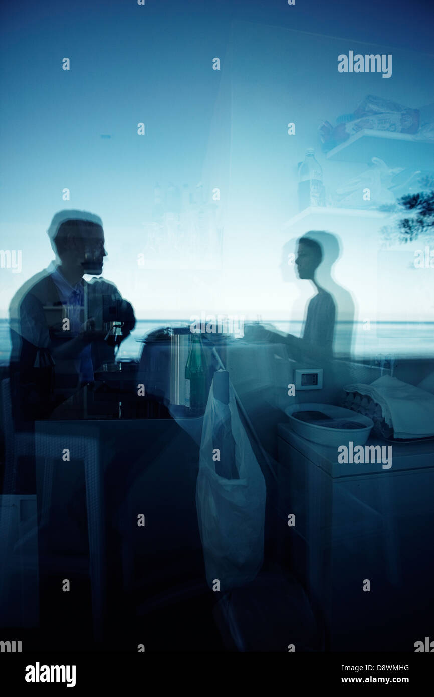 People reflection in window hi-res stock photography and images - Alamy