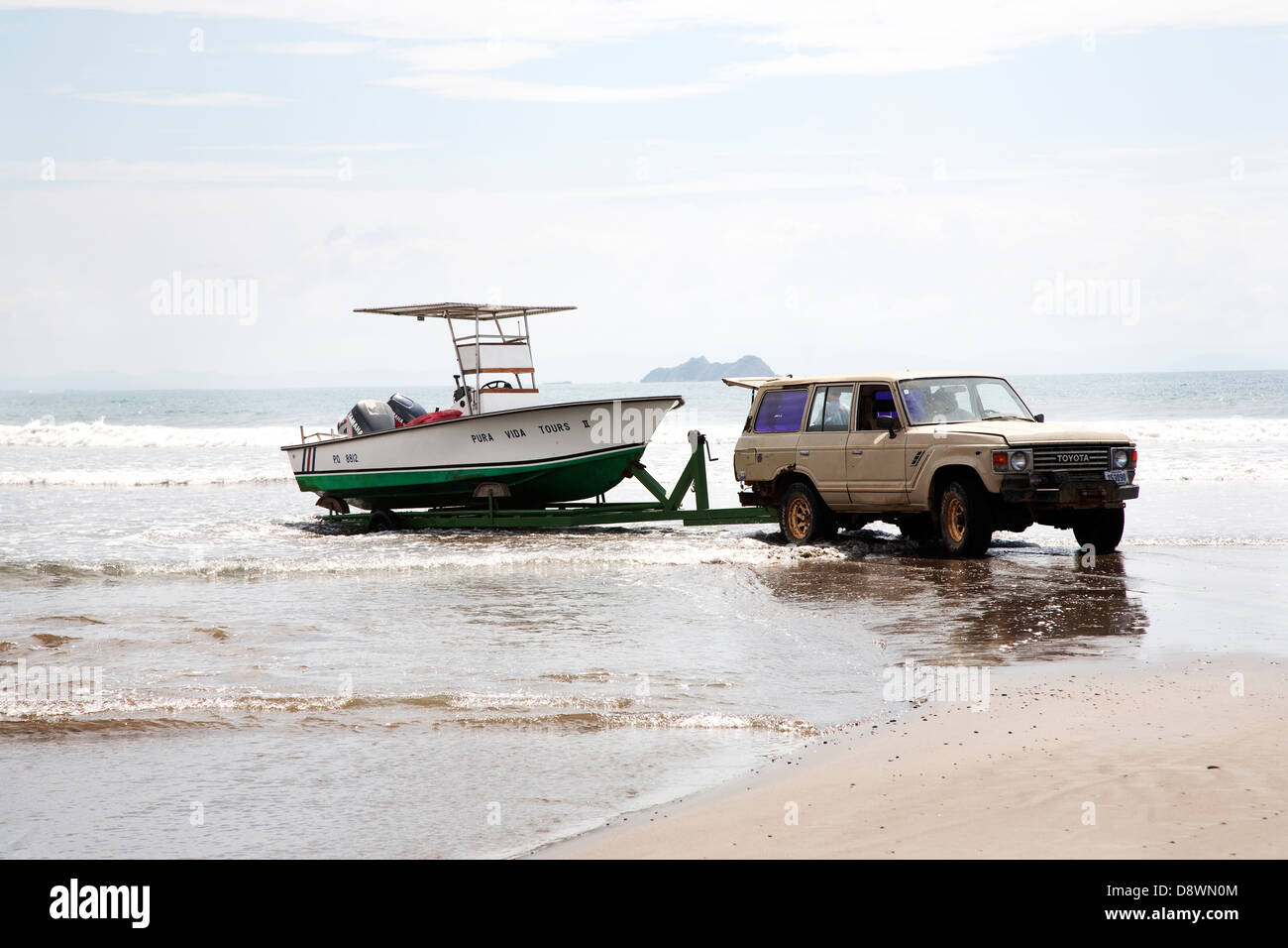 Tugging hi-res stock photography and images - Alamy