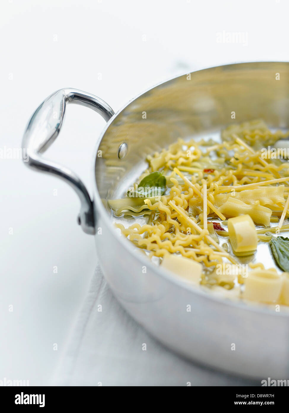 Short pasta cooking hi-res stock photography and images - Alamy