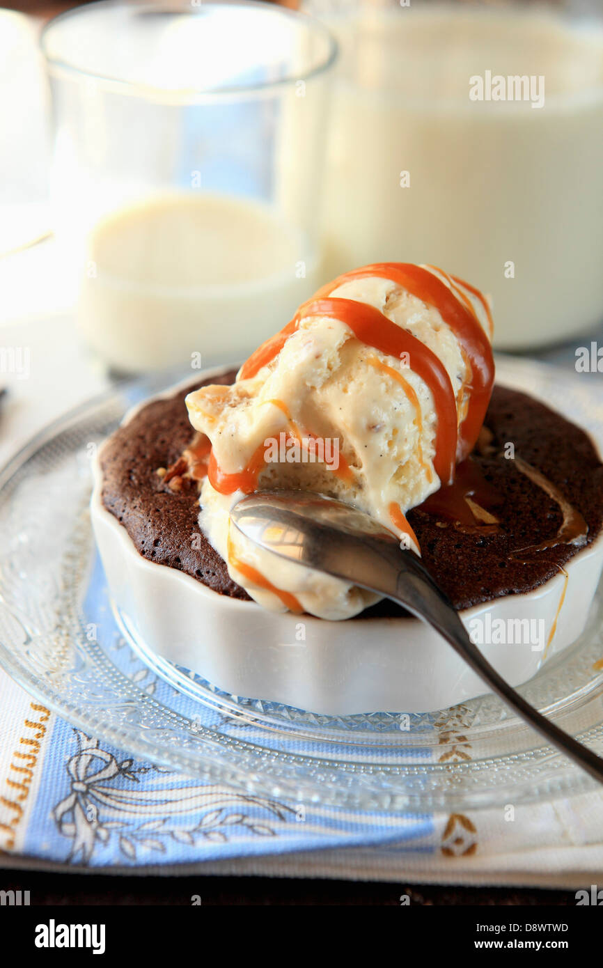 Individual chocolate cake with vanilla ice cream and toffee sauce Stock ...