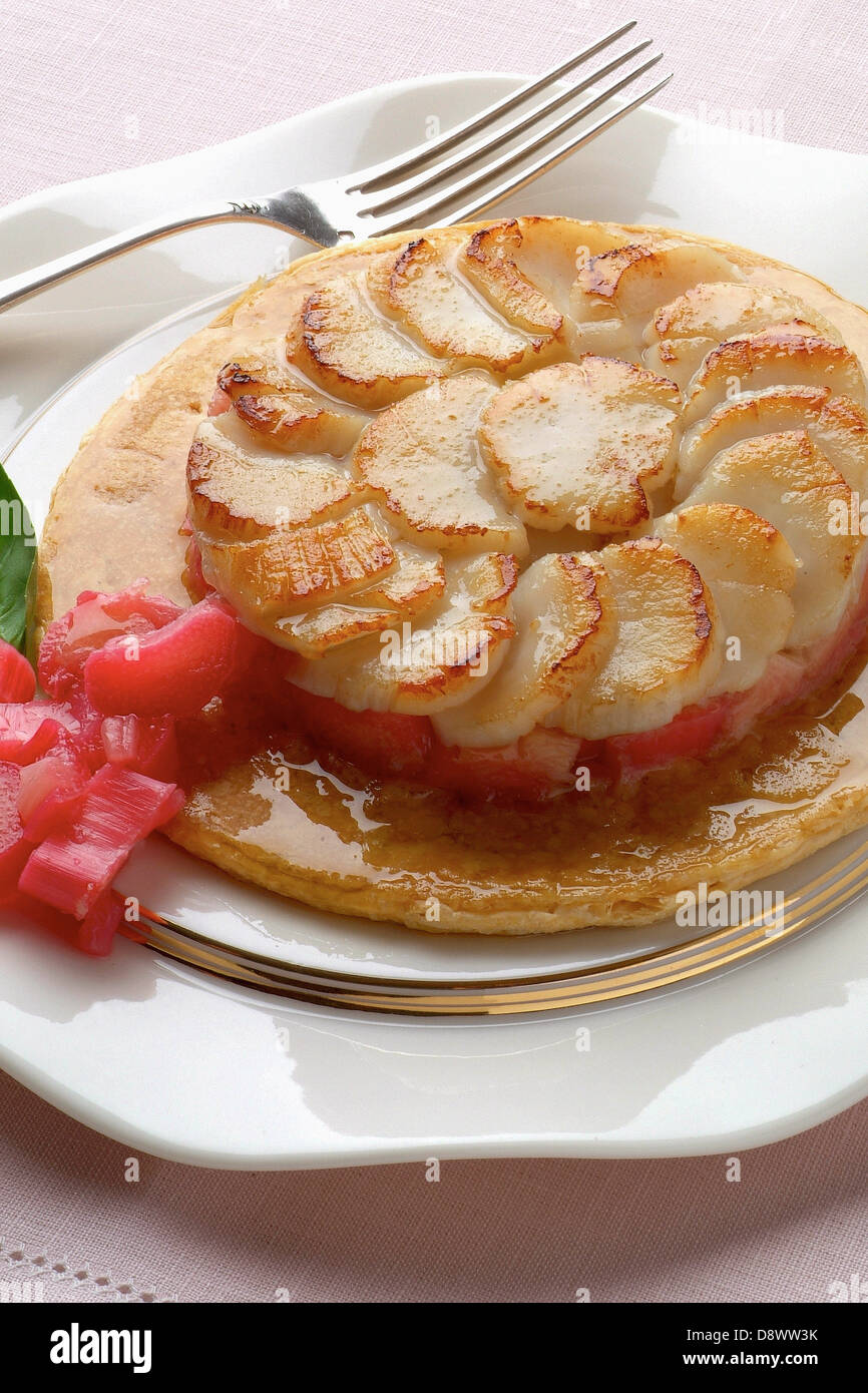 Scallop and rhubarb tartlet Stock Photo - Alamy