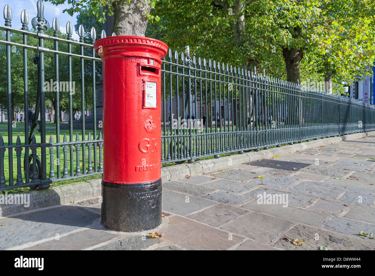 Britain england london letterbox hi-res stock photography and images ...