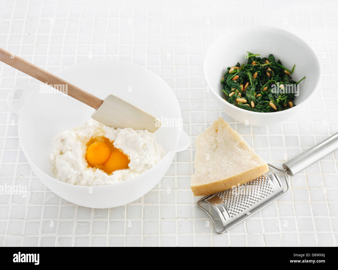 Grating garlic hi-res stock photography and images - Alamy