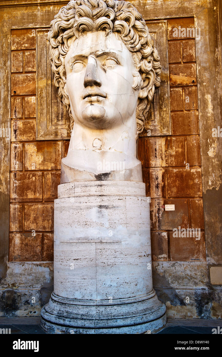 Vatican statue hi-res stock photography and images - Alamy