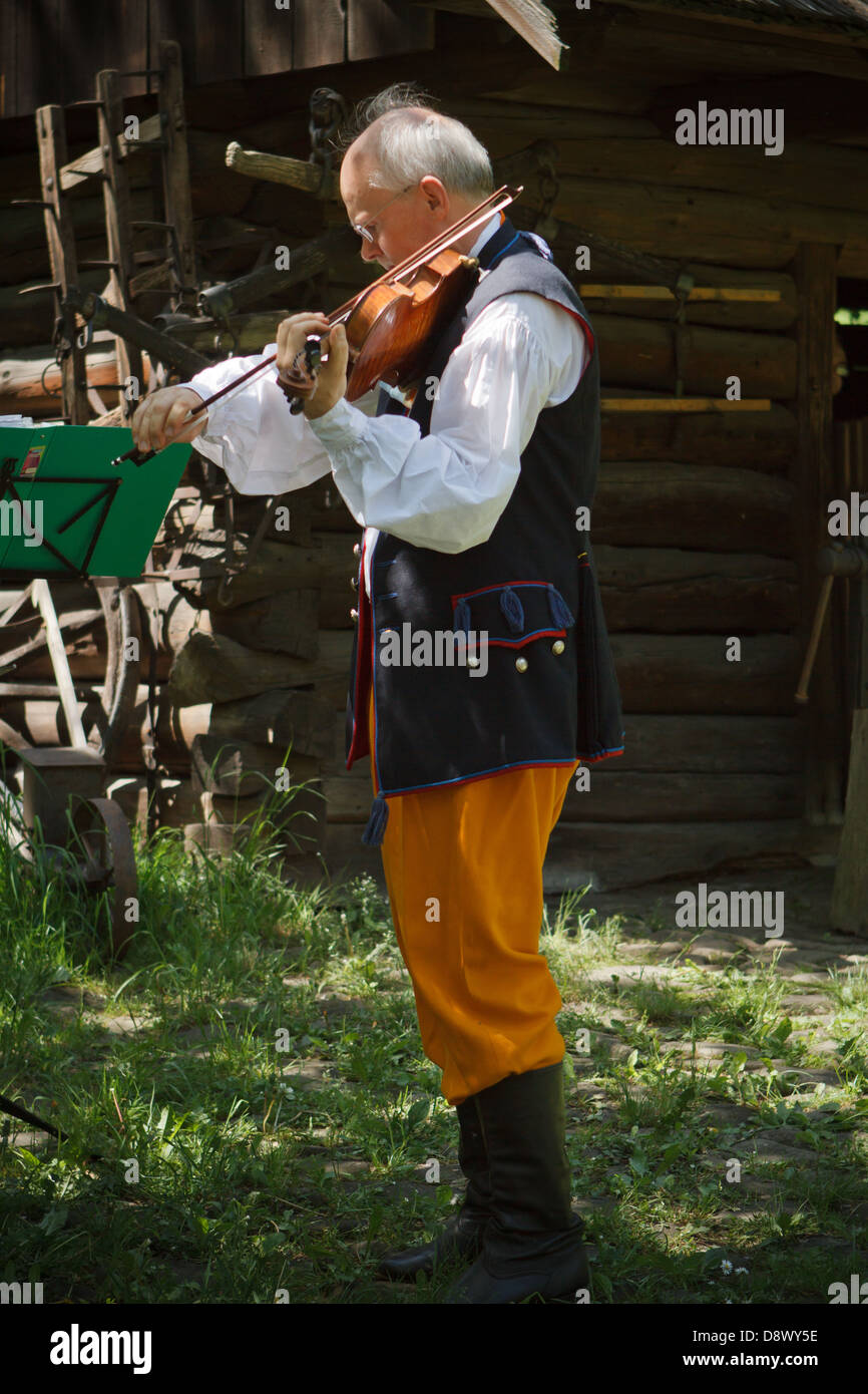 Folk violin player during concert at Upper Silesian Ethnographic Park ...