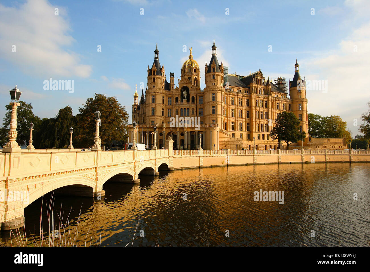Gold bridge hi-res stock photography and images - Alamy