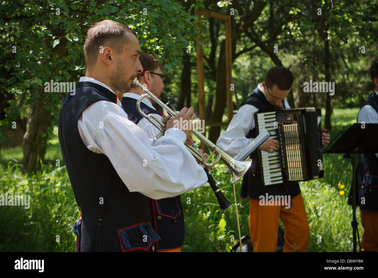 Folk musicians poland hi-res stock photography and images - Alamy