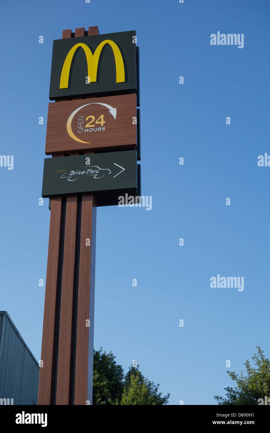 Tall Mcdonalds Sign