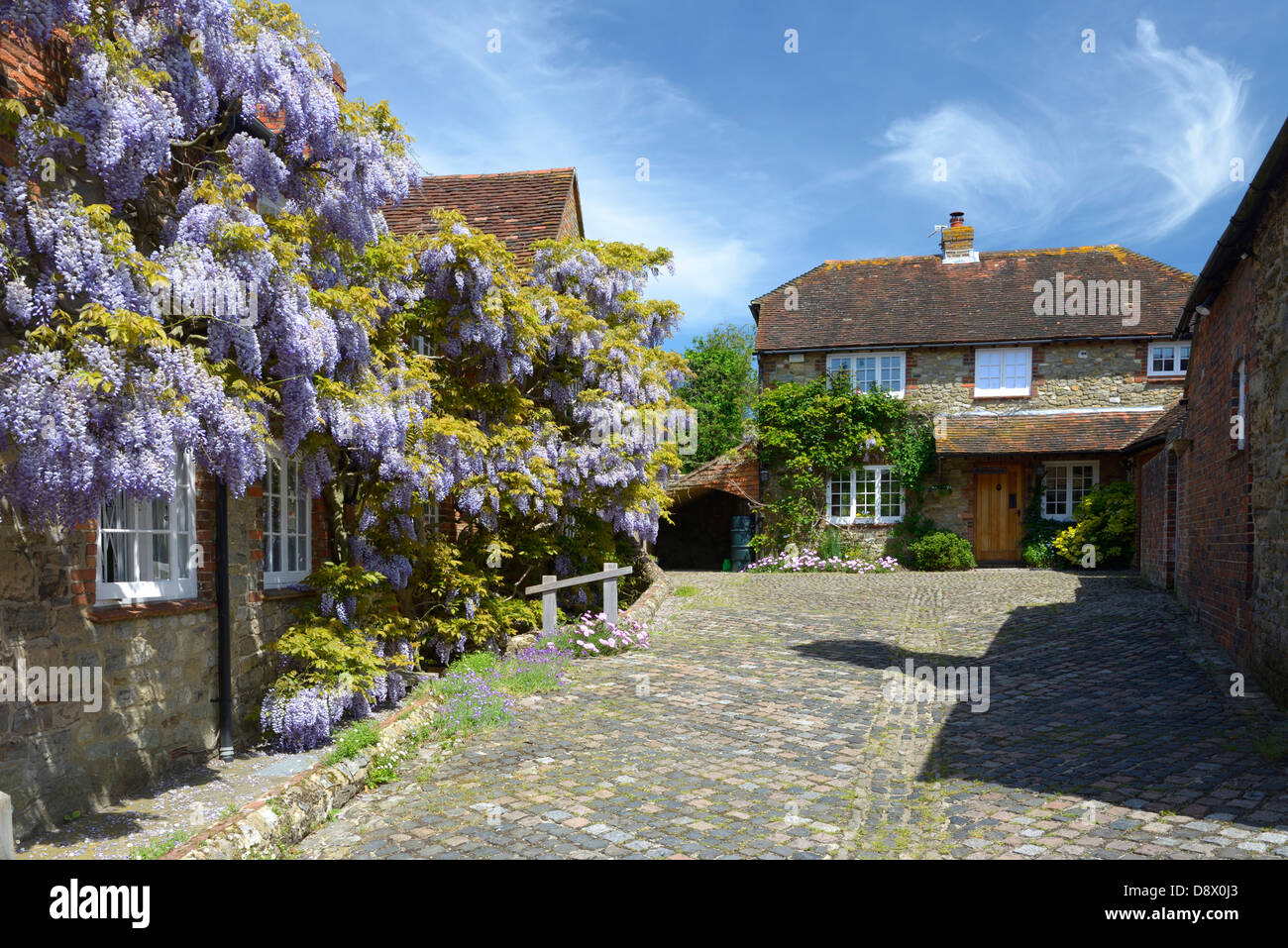 Cobbled courtyard hi-res stock photography and images - Alamy