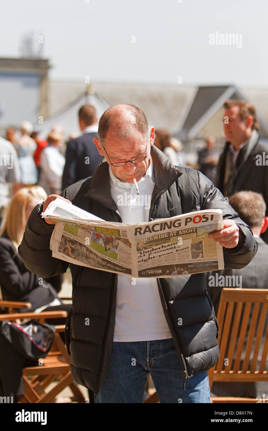Studying the Racing post paper at Ascot Racecourse Stock Photo - Alamy