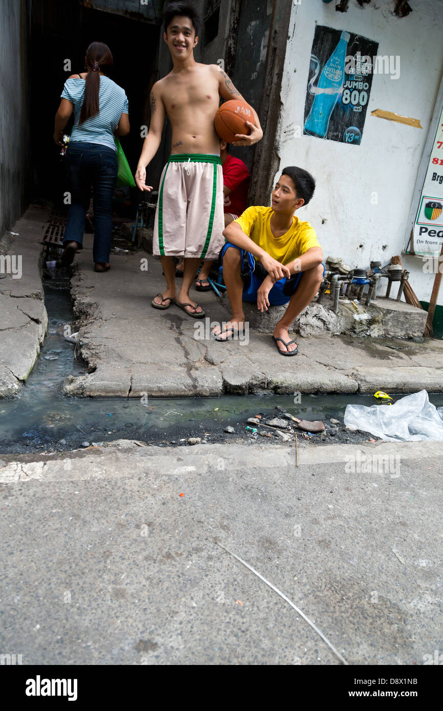 Group men in streets manila hi-res stock photography and images - Alamy