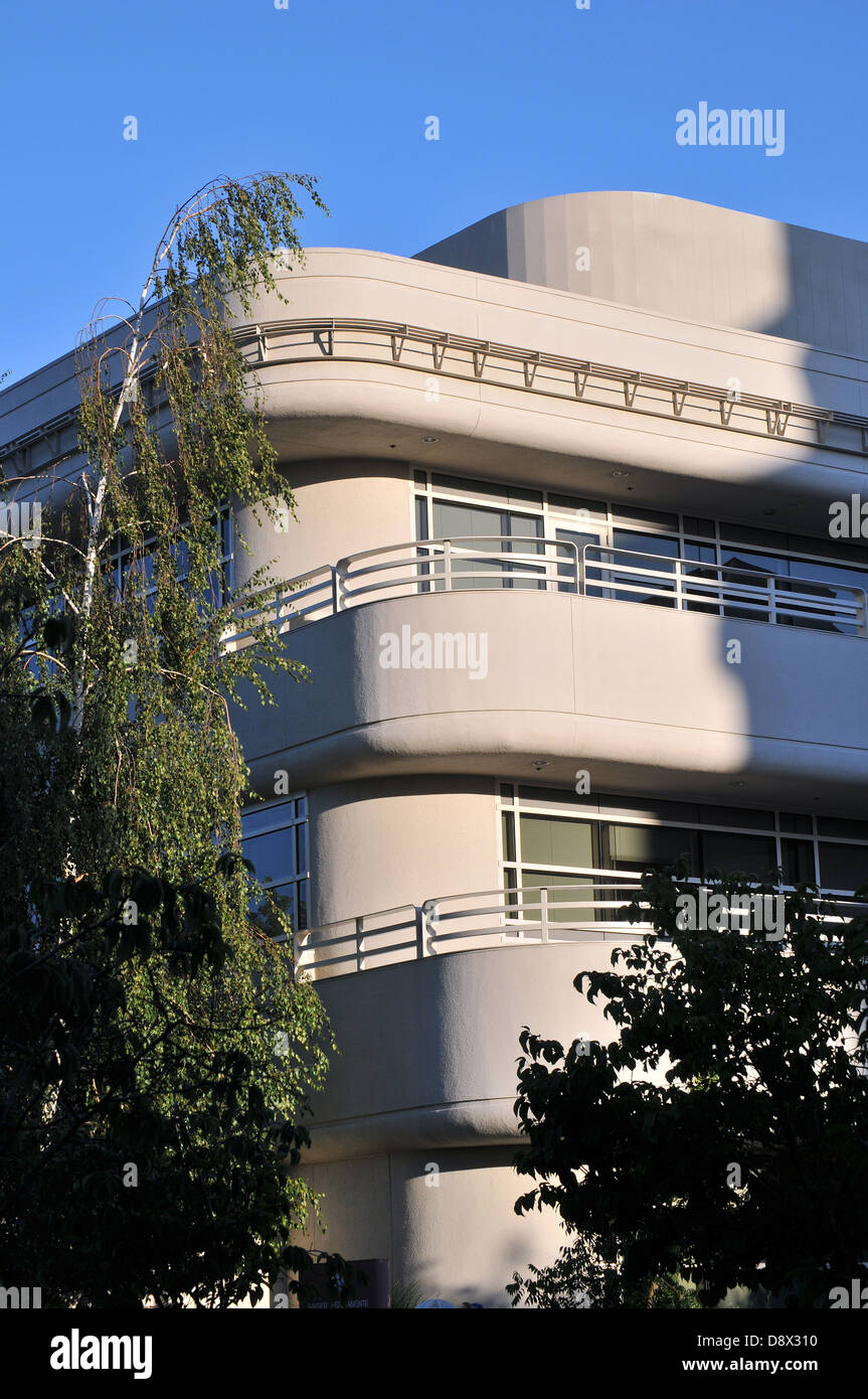 Contemporary style building in Castro Street, Mountain View, Silicon ...