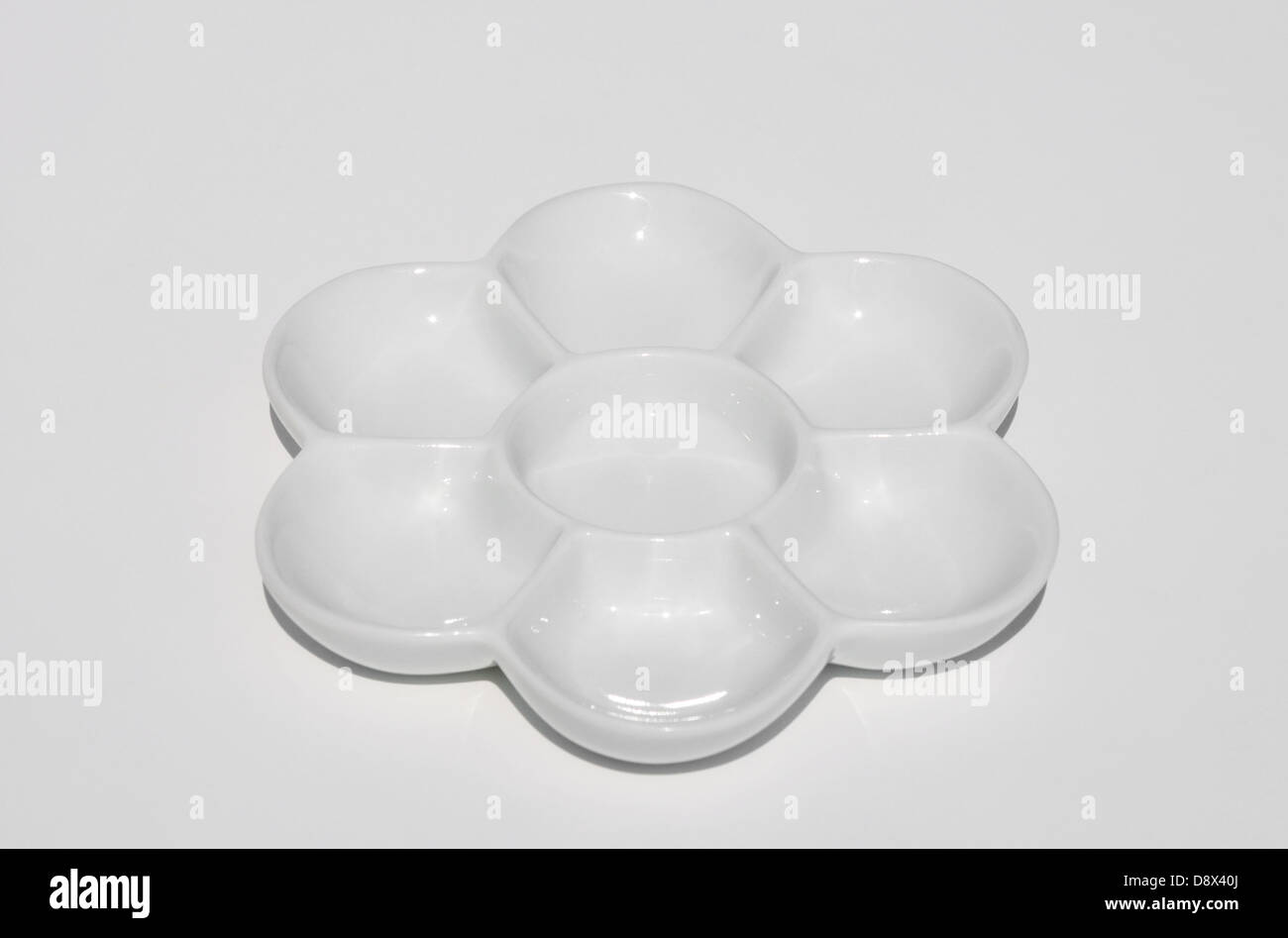 Porcelain dish for mixing watercolor paint Stock Photo - Alamy