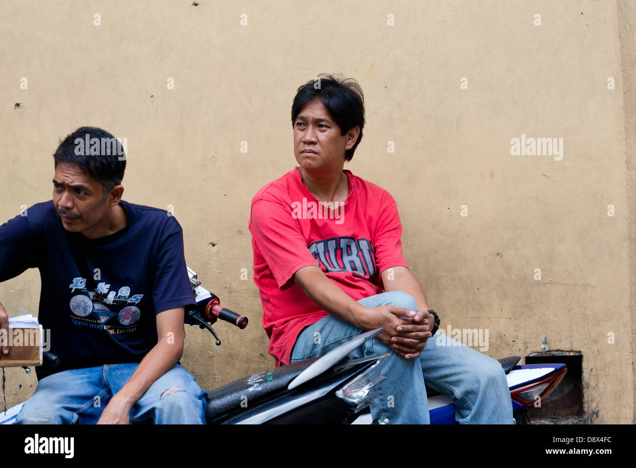 Group men in streets manila hi-res stock photography and images - Alamy