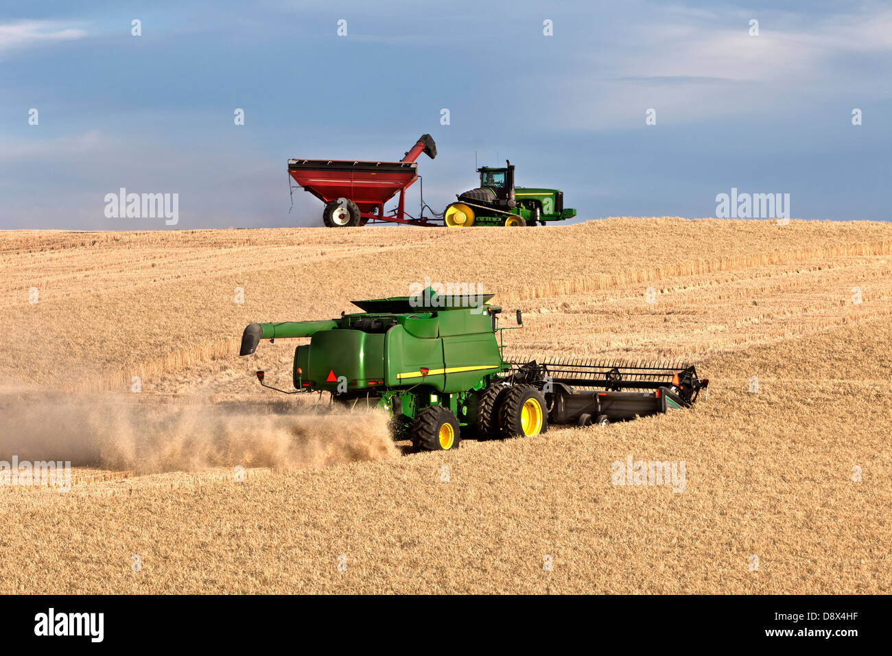 John Deere combine harvesting wheat Stock Photo - Alamy