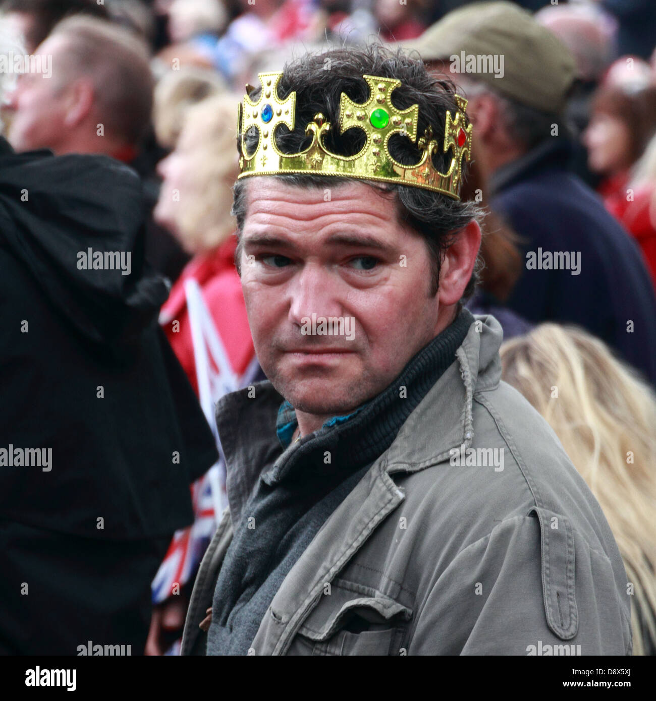 Queen golden jubilee crowd hi-res stock photography and images - Alamy