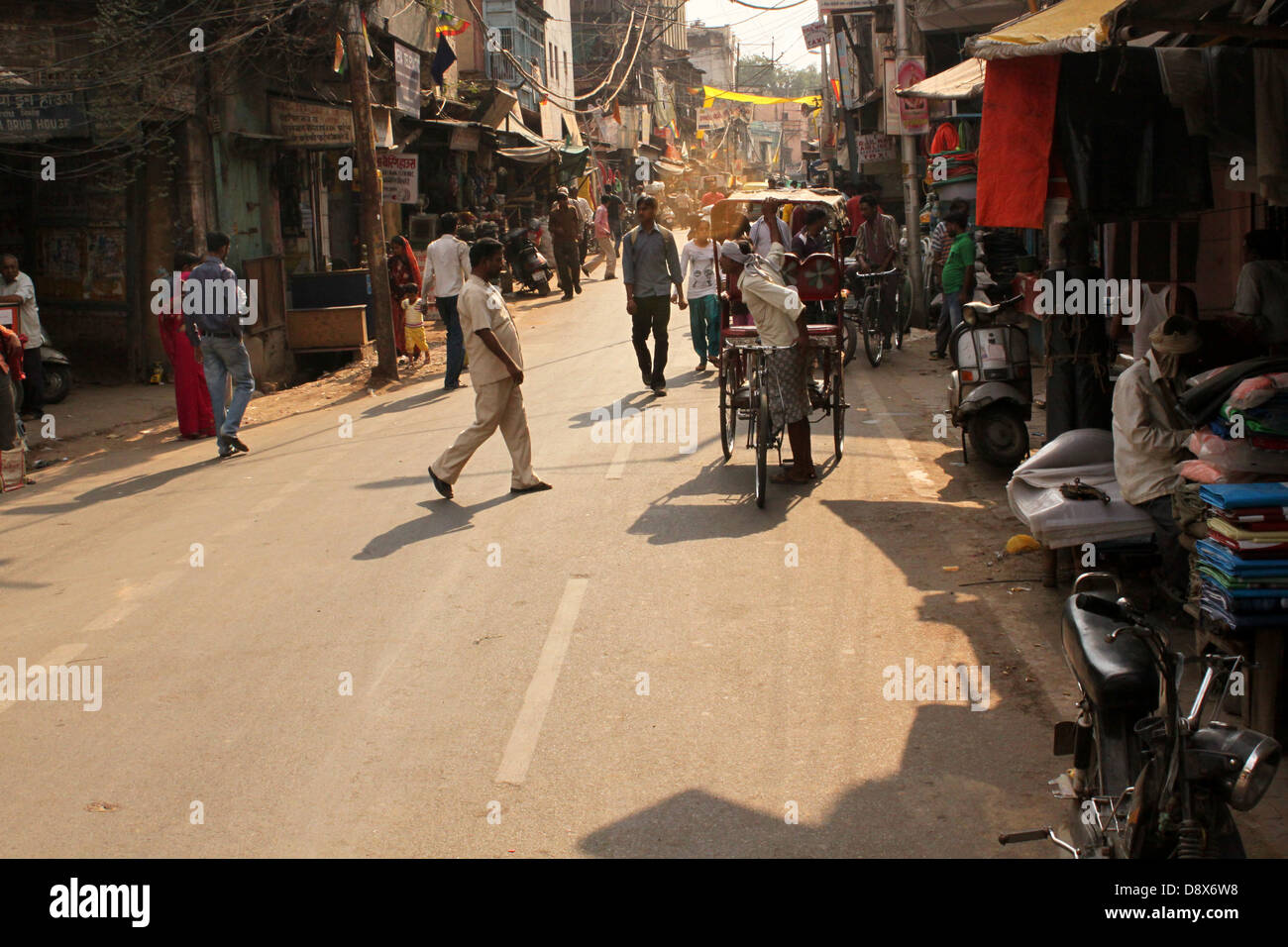 Agra traffic hi-res stock photography and images - Alamy