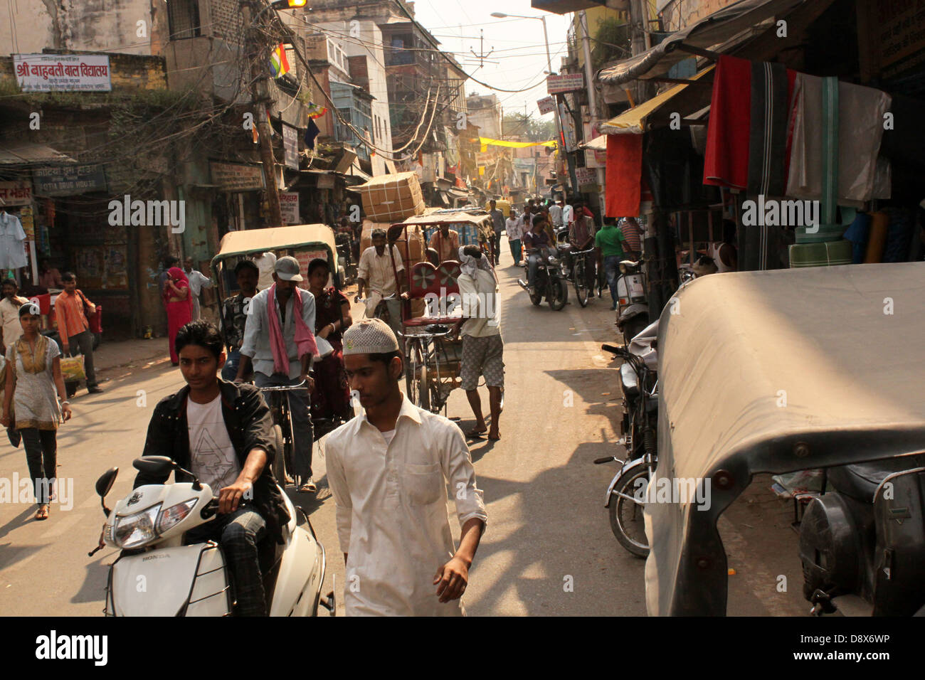 Busy streets of Agra India Stock Photo - Alamy
