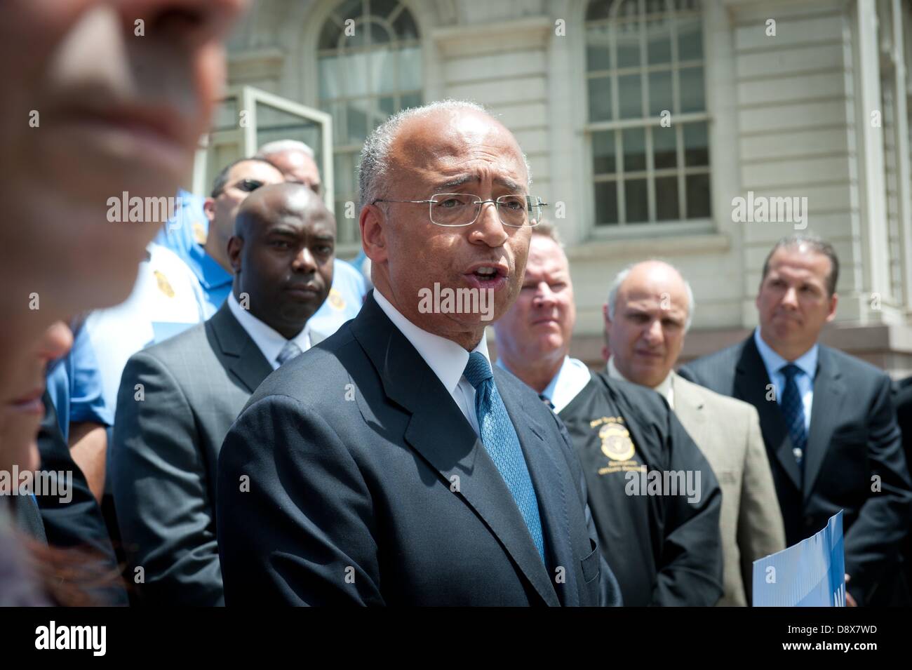 Uniformed workers hi-res stock photography and images - Alamy