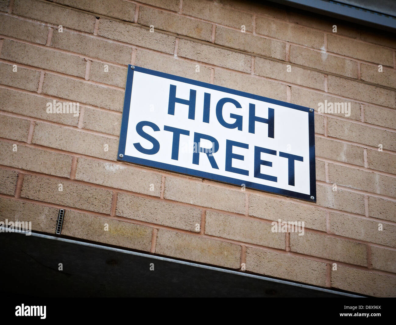 High Street sign on wall UK Stock Photo - Alamy
