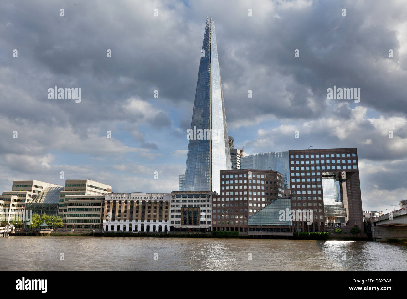 Tall building near london bridge hi-res stock photography and images ...