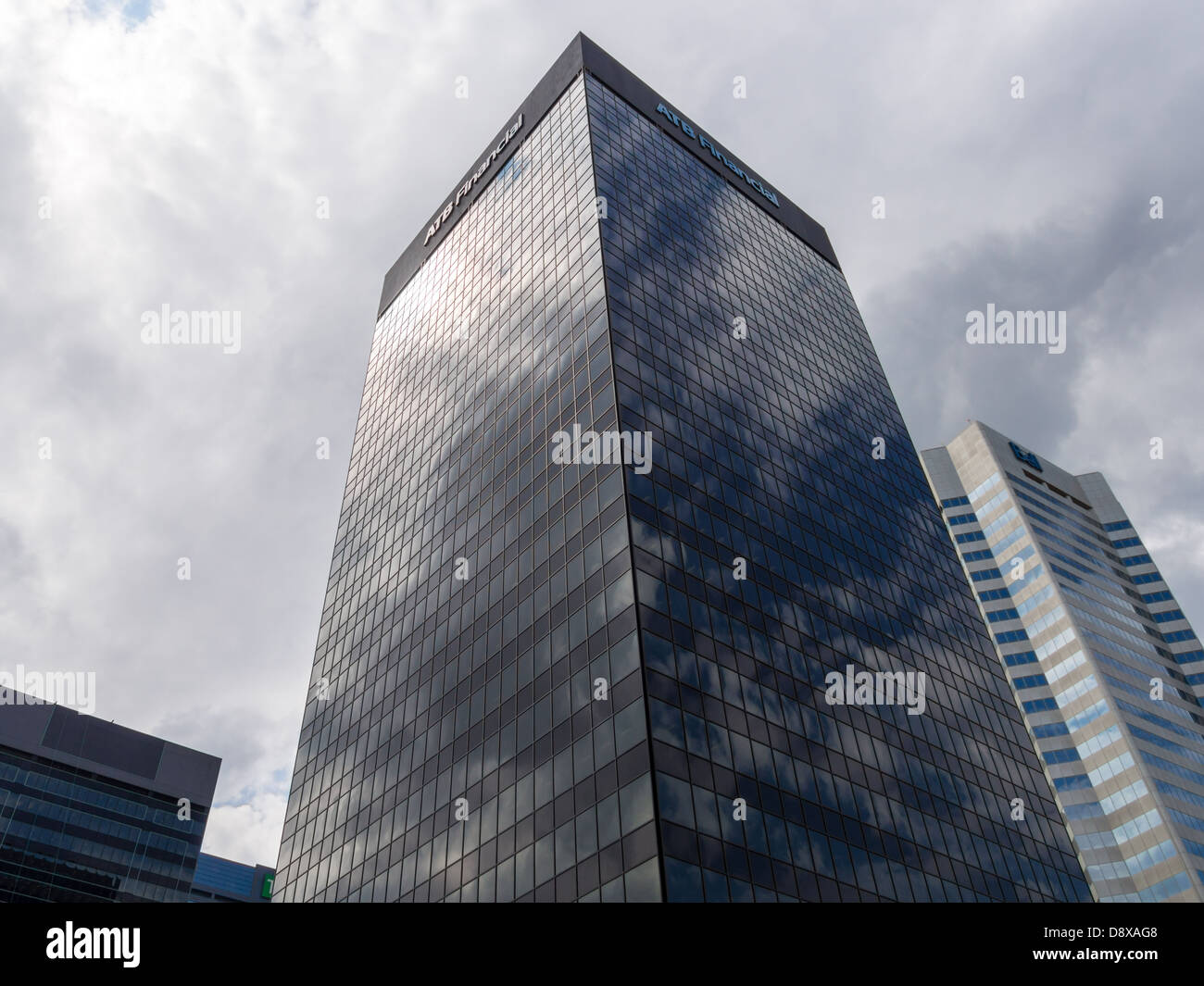 Skyscraper high hi-res stock photography and images - Alamy