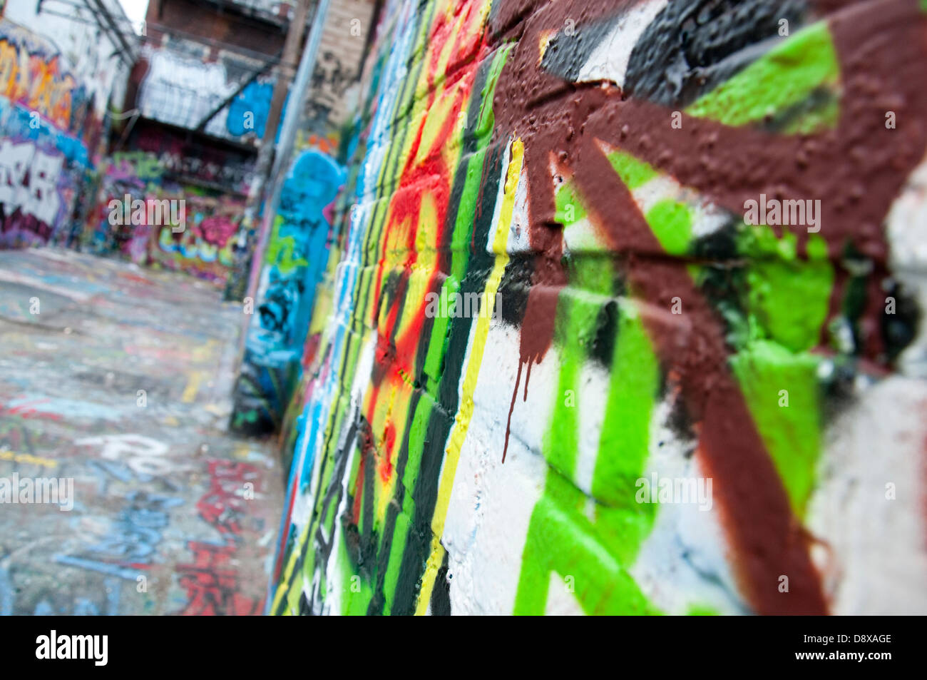 Graffiti alley street in baltimore hi-res stock photography and images ...